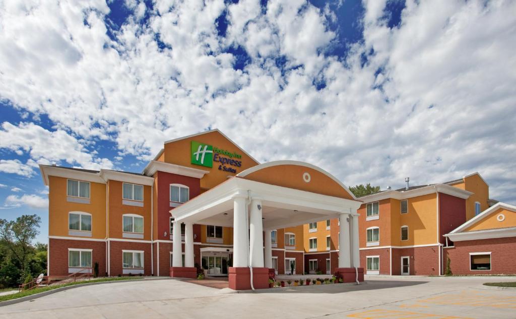 HOLIDAY INN EXPRESS & SUITES FOR SALE (KANMO-RF6117) - Southeast ...